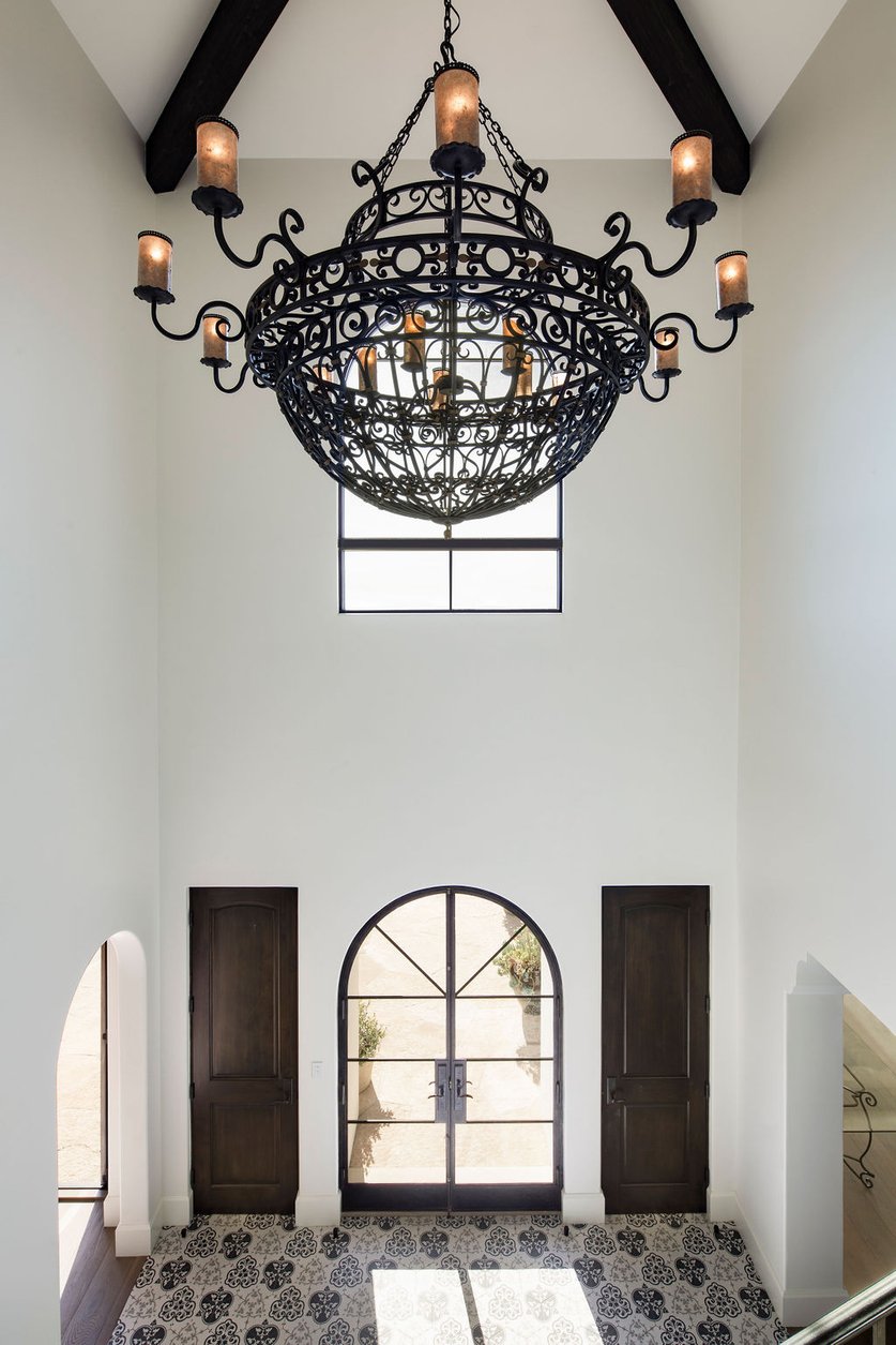 Santa Barbara Hacienda: Timeless Spanish Colonial Revival Architecture